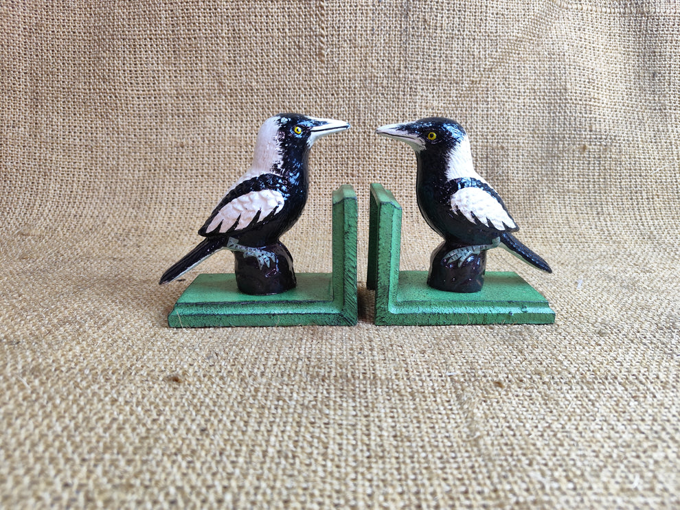 Magpie Bookends – Stanley Art Foundry